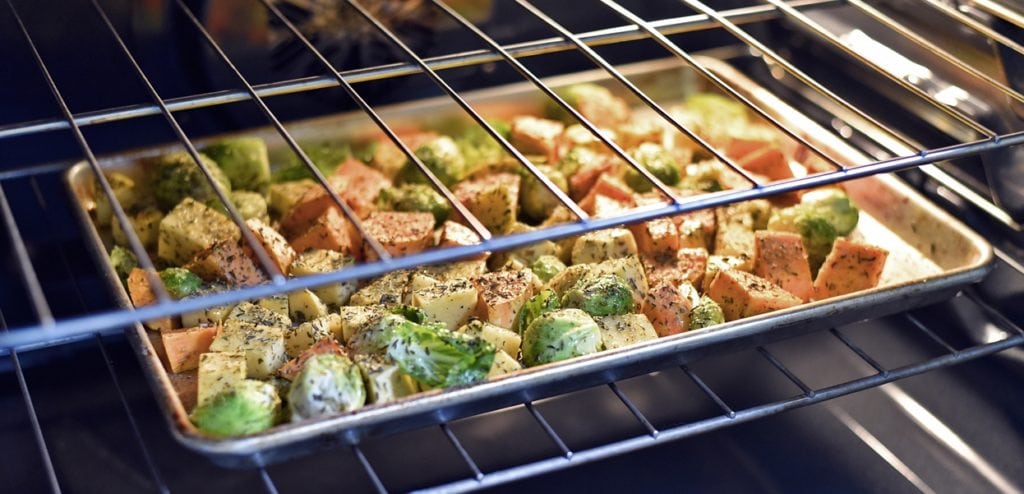 Roasting vs Baking - What's the Difference? | Easy Kitchen Appliances