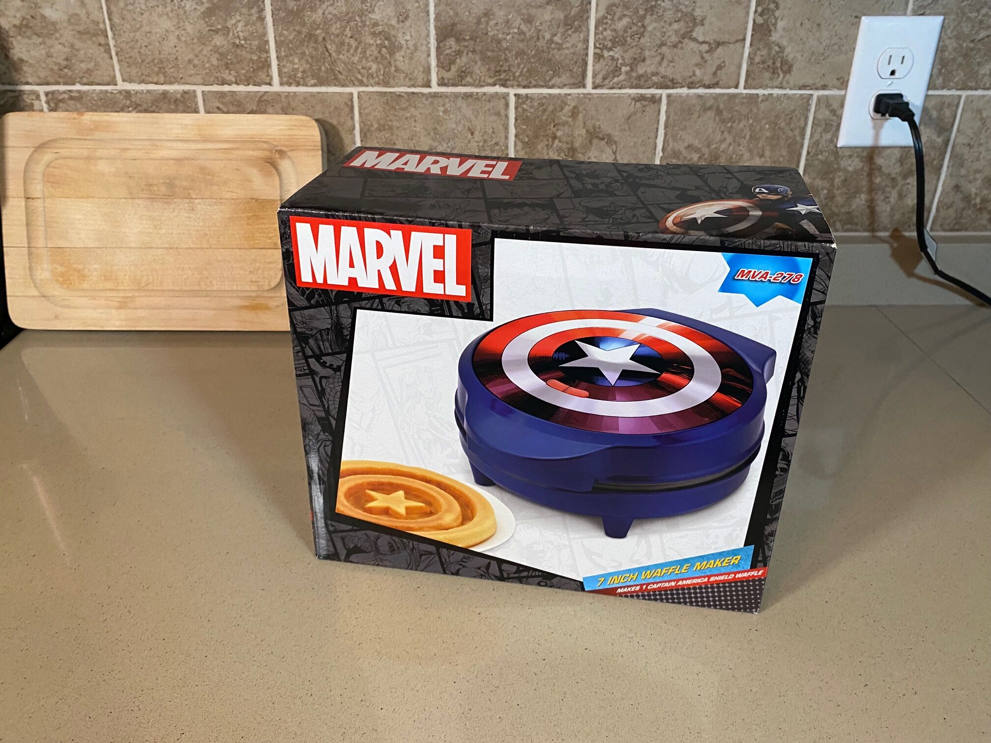 Marvel Captain America Waffle Maker Review | Easy Kitchen Appliances