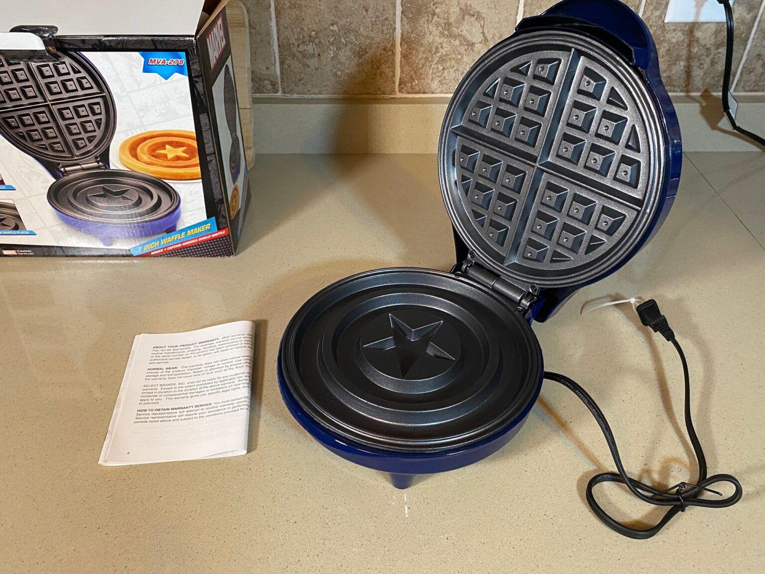 Marvel Captain America Waffle Maker Review | Easy Kitchen Appliances